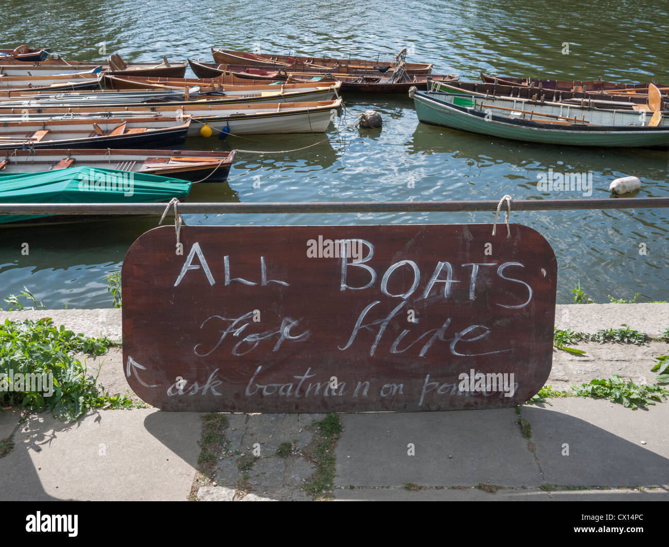 Richmond bridge boat hire hi-res stock photography and images - Alamy