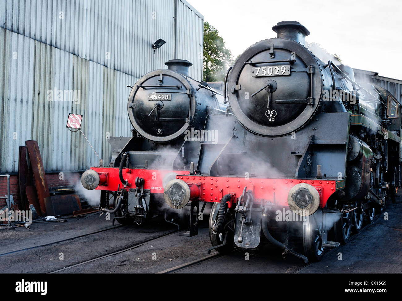 Steam engines Eric Treacy and the Green Knight Grosmont engine sheds on ...