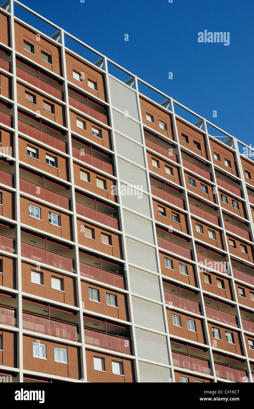 Barcelona flats blocks hi-res stock photography and images - Alamy