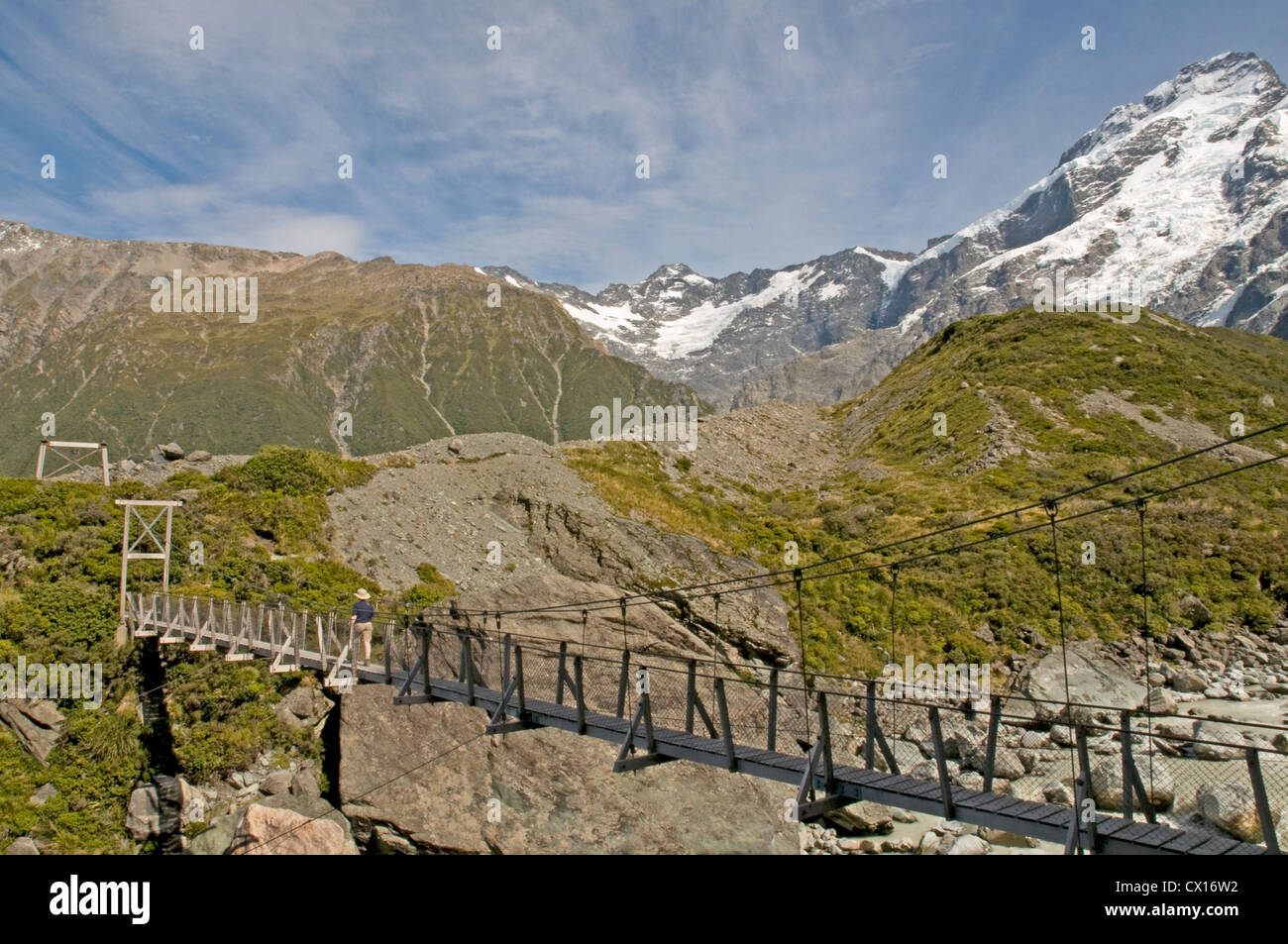 Footbridge across the Hooker River, Mount Cook National Park, New ...