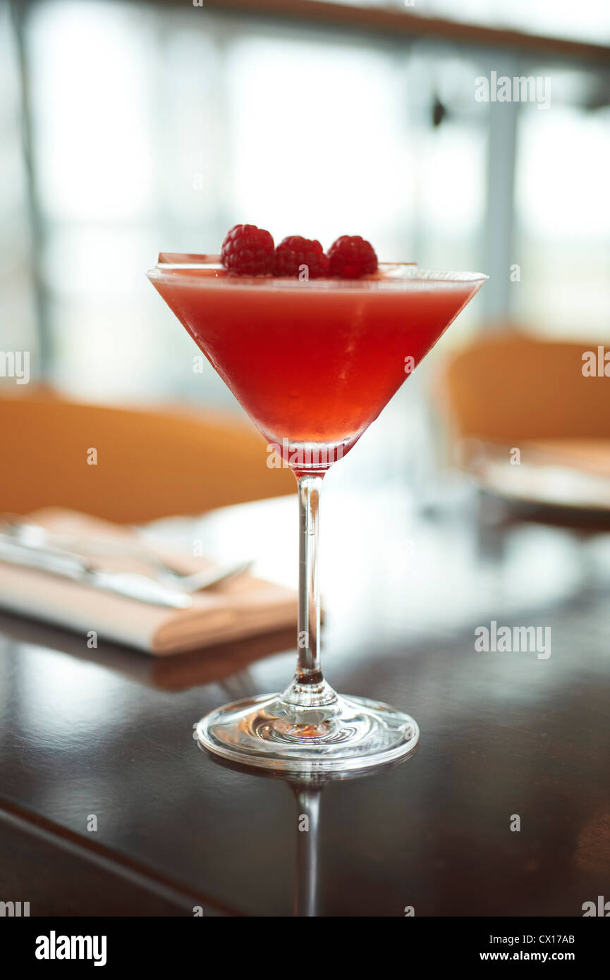 Pre dinner drinks hi-res stock photography and images - Alamy