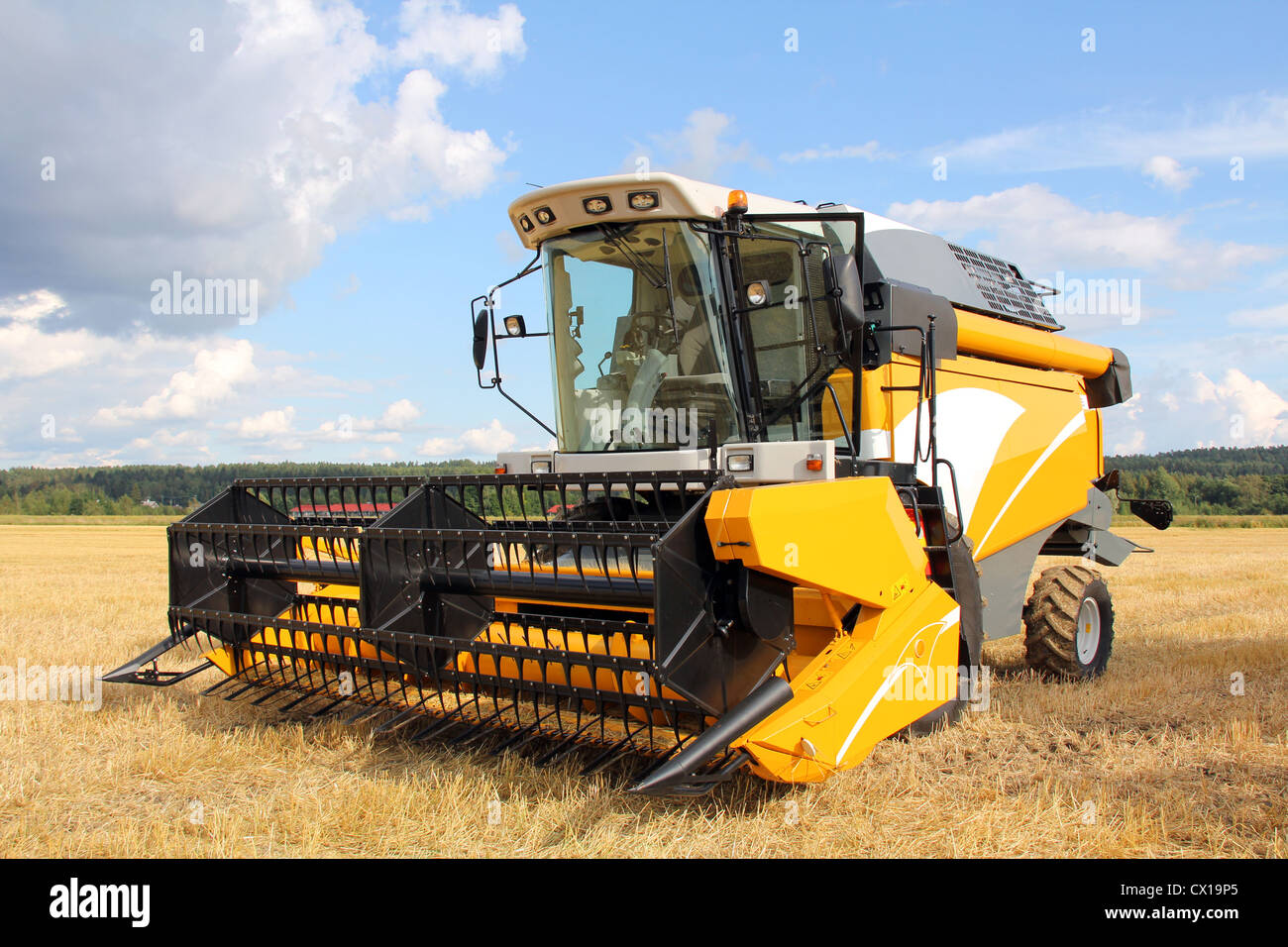 Combine harvester hi-res stock photography and images - Alamy