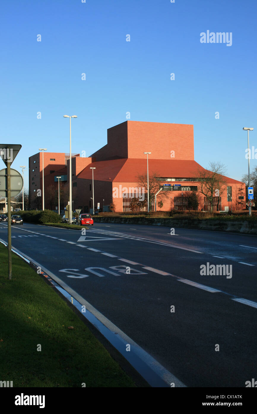 Square building lines hi-res stock photography and images - Alamy
