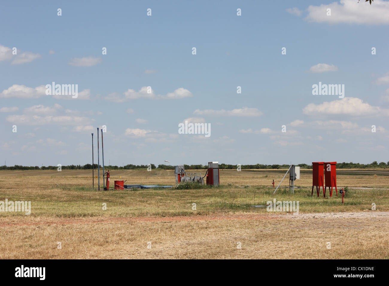 Gas station with airplane hi-res stock photography and images - Alamy