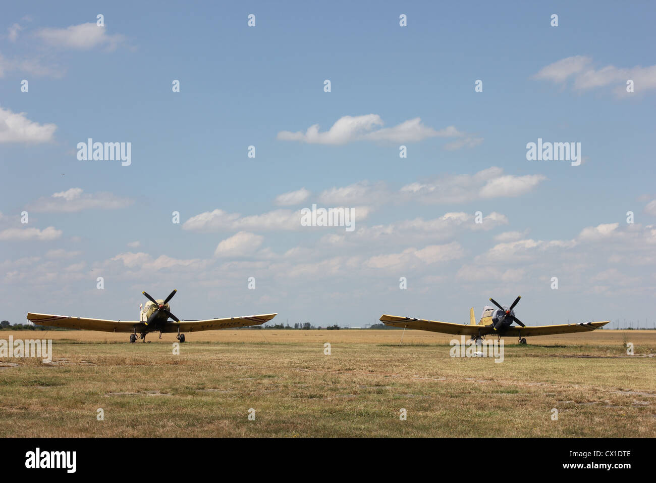 Airplane shadow hi-res stock photography and images - Alamy
