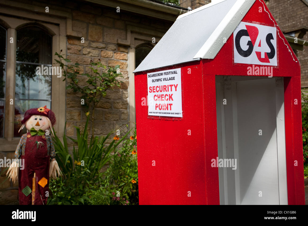 Security guard booth hi-res stock photography and images - Alamy