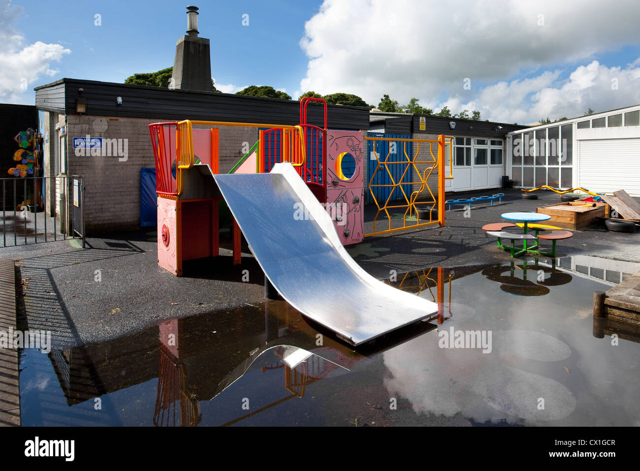 School playground uk and games hi-res stock photography and images - Alamy
