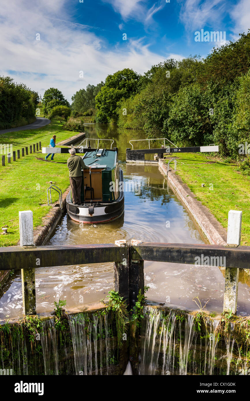 Canal barge towpath hi-res stock photography and images - Alamy