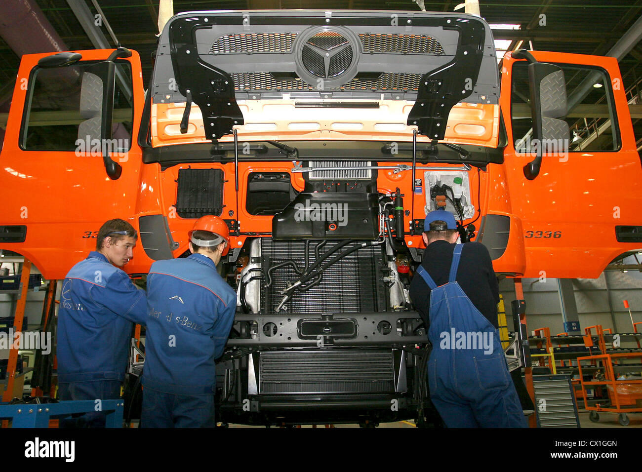 Mercedes Benz Assembly Line High Resolution Stock Photography and ...