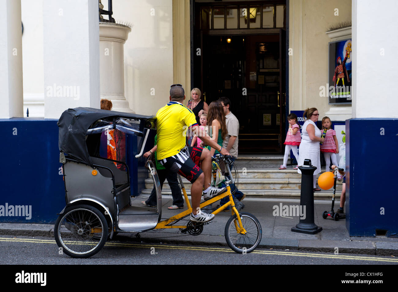 Rickshaw london driver hi-res stock photography and images - Alamy
