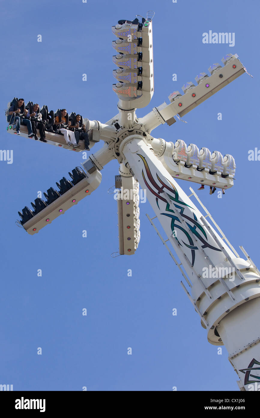 Fairground Thrill ride in Oxford city center Stock Photo - Alamy