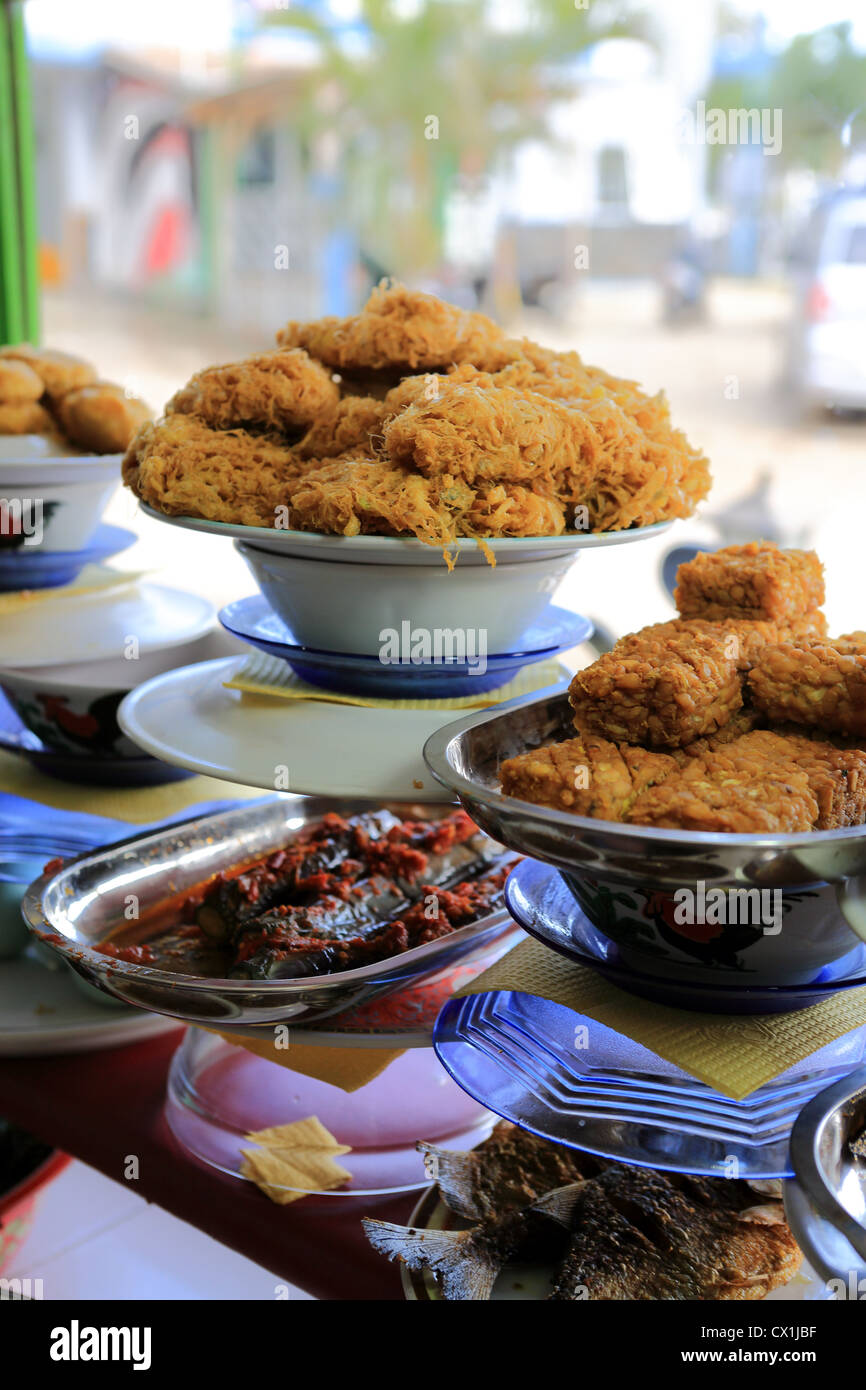 Masakan Padang traditional Sumatran food in restaurant window in ...