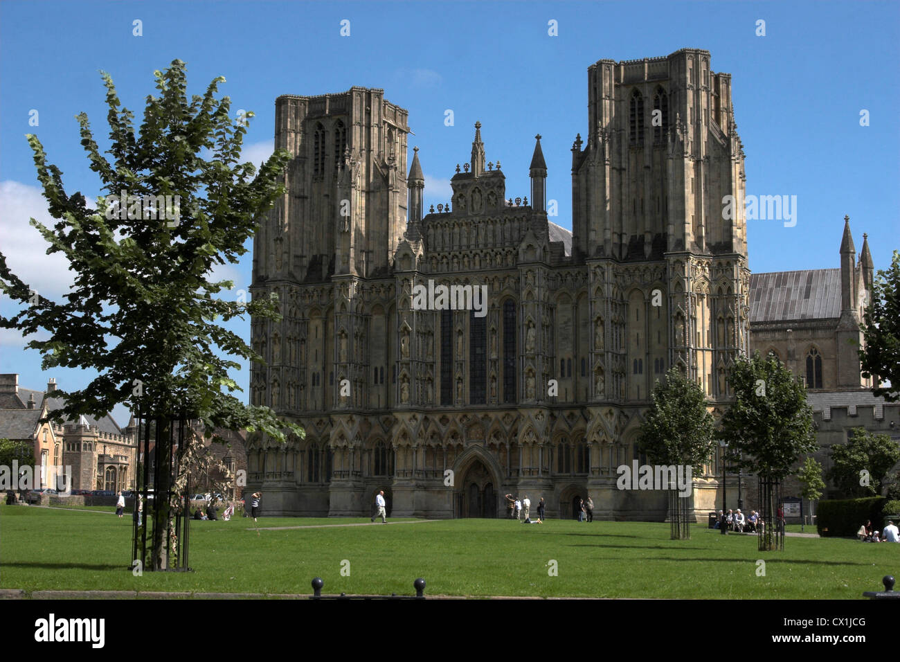 West front of wells cathedral church hi-res stock photography and ...