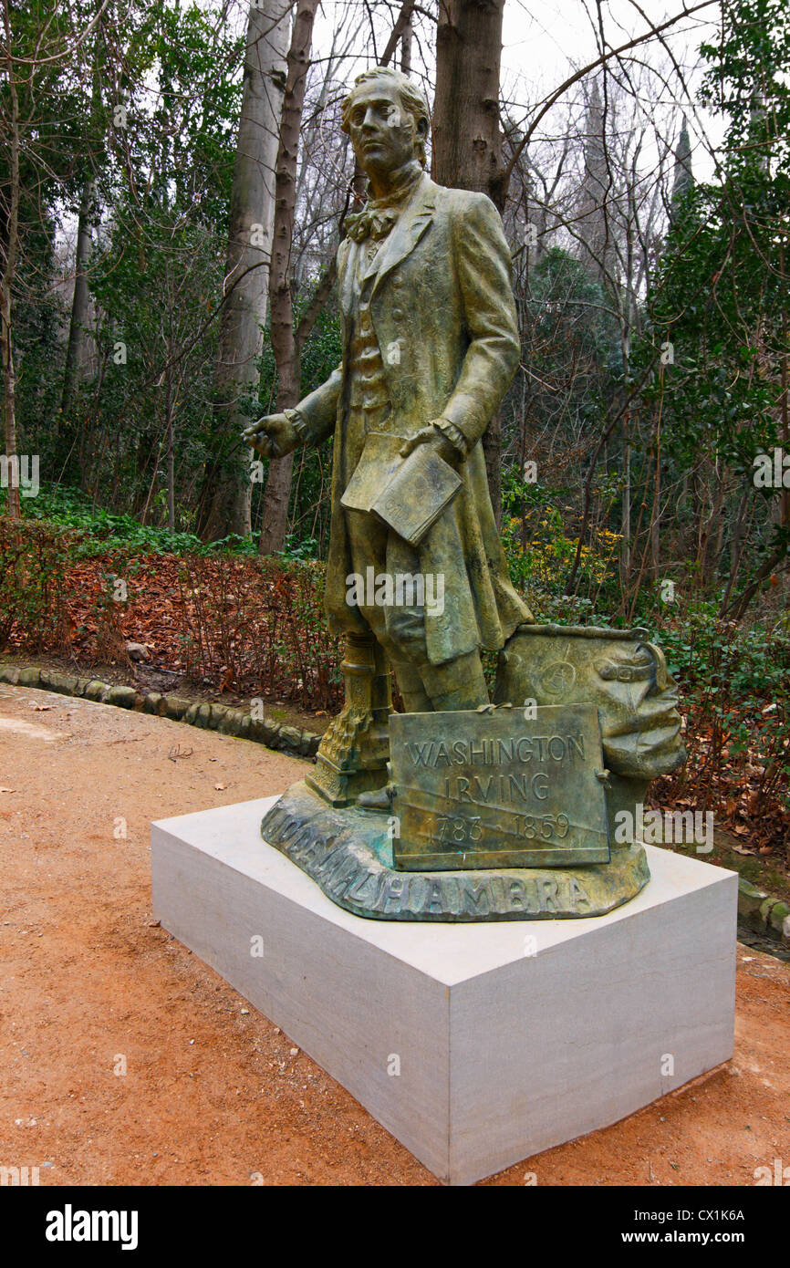 Writer statue hi-res stock photography and images - Alamy