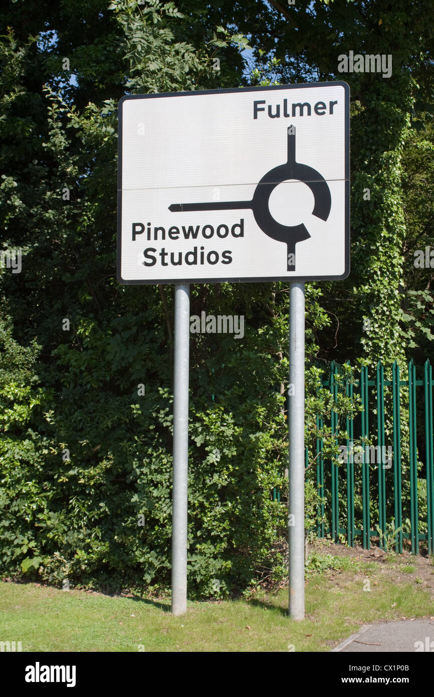 Pinewood studios hi-res stock photography and images - Alamy