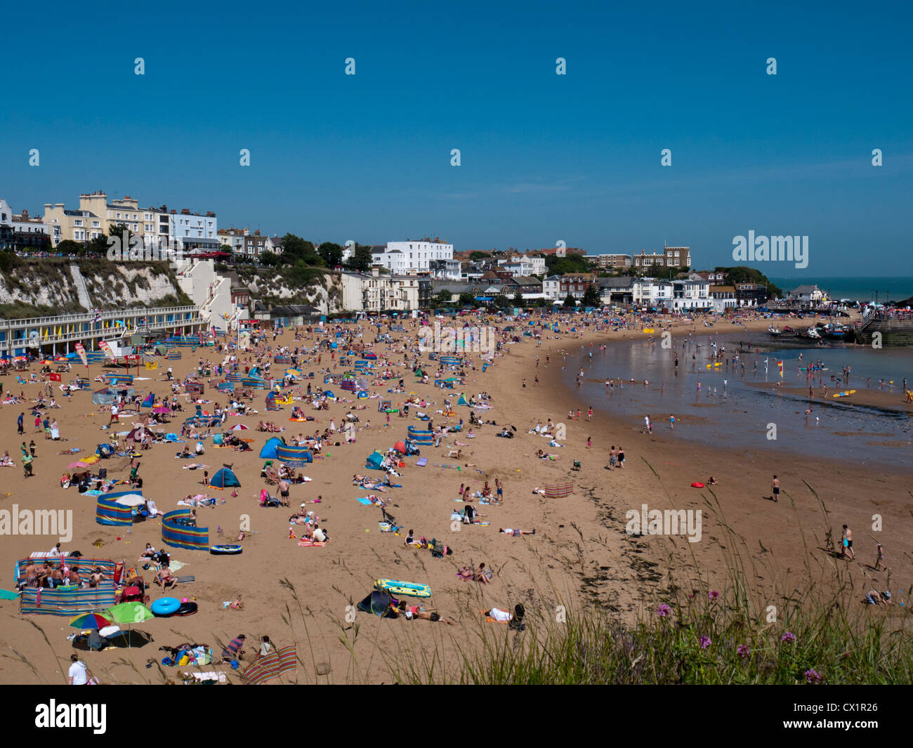 Viking Bay in Broadstairs, Kent on a busy summers day Stock Photo - Alamy