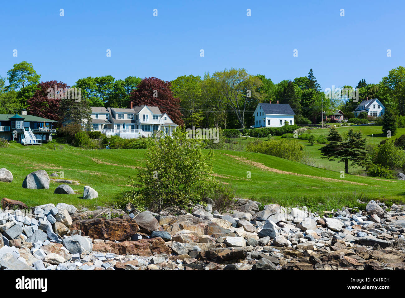 Houses in the village of Tenants Harbor on St George Peninsula, Knox ...
