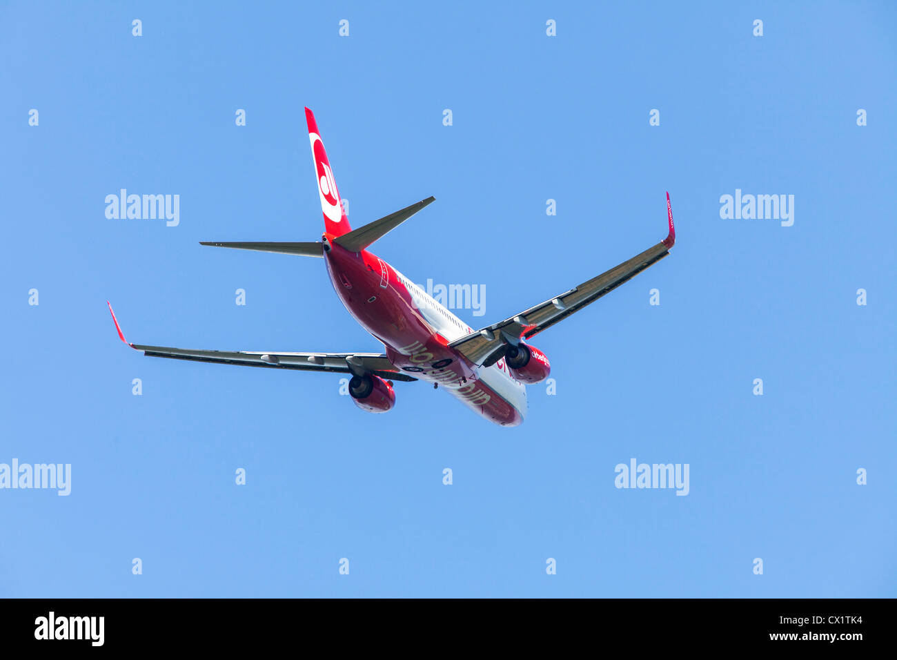 Passenger jet plane taking off from Düsseldorf International Airport ...