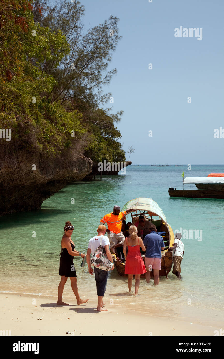 Tourists getting on their boat on the beach at Prison Island, Zanzibar ...