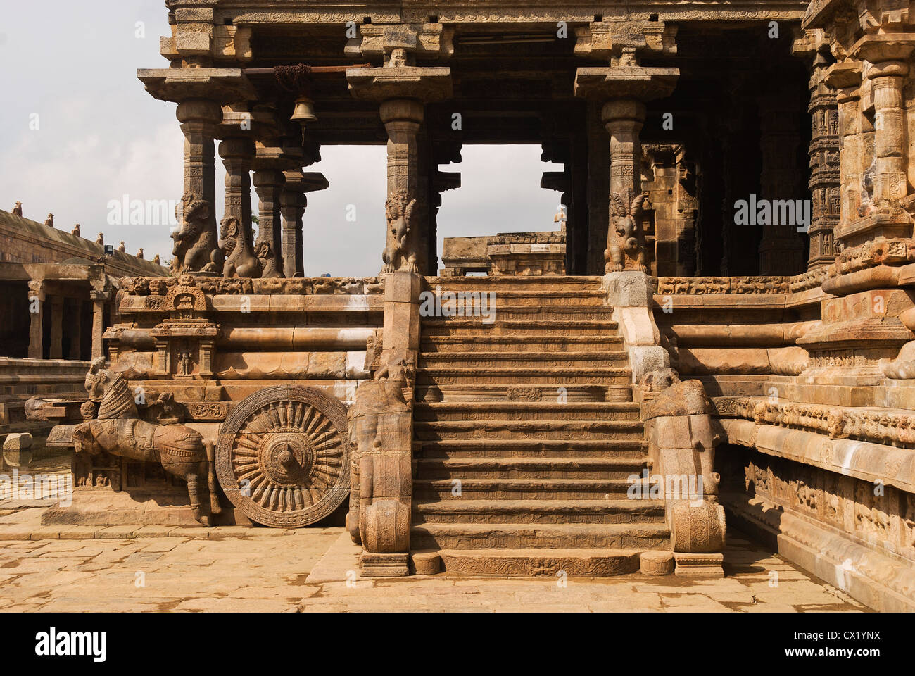 Elk201-4538 India, Tamil Nadu, Dharasuram,Airavatesvara Temple, porch ...