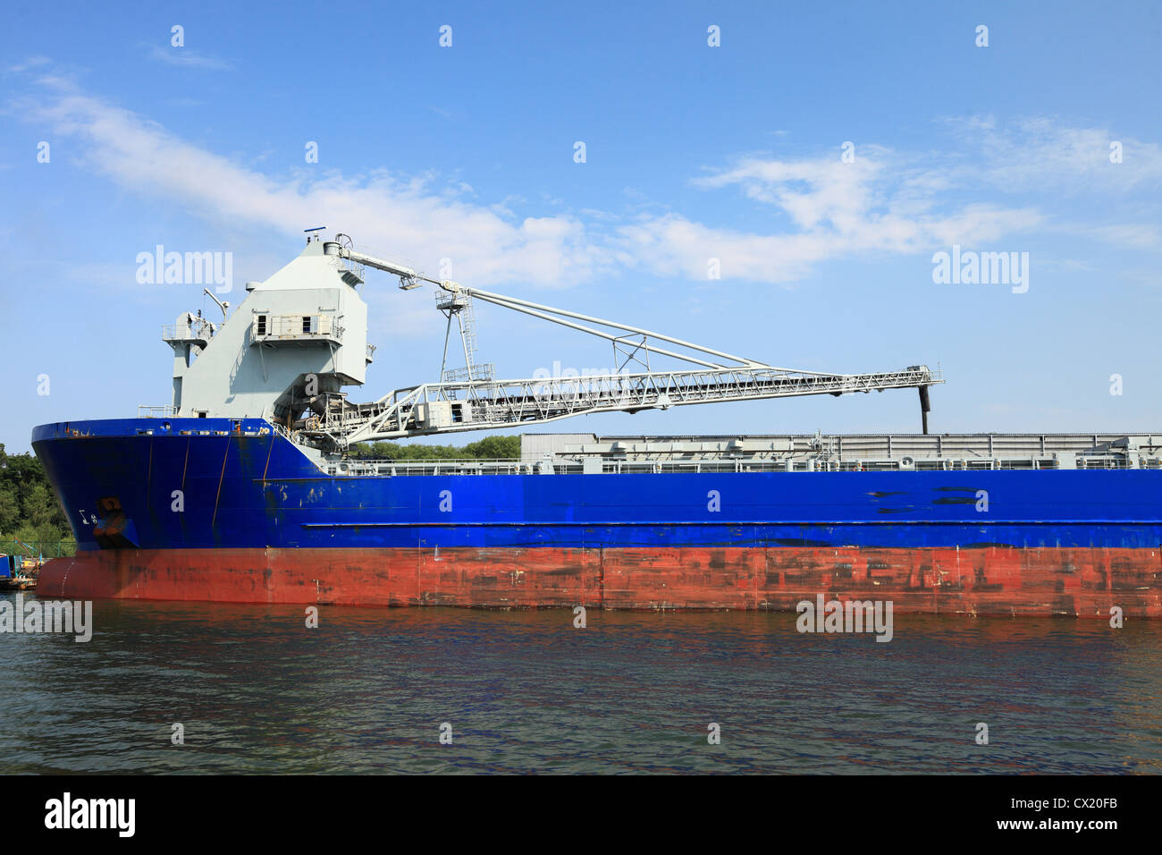 Loading coal into ship hi-res stock photography and images - Alamy
