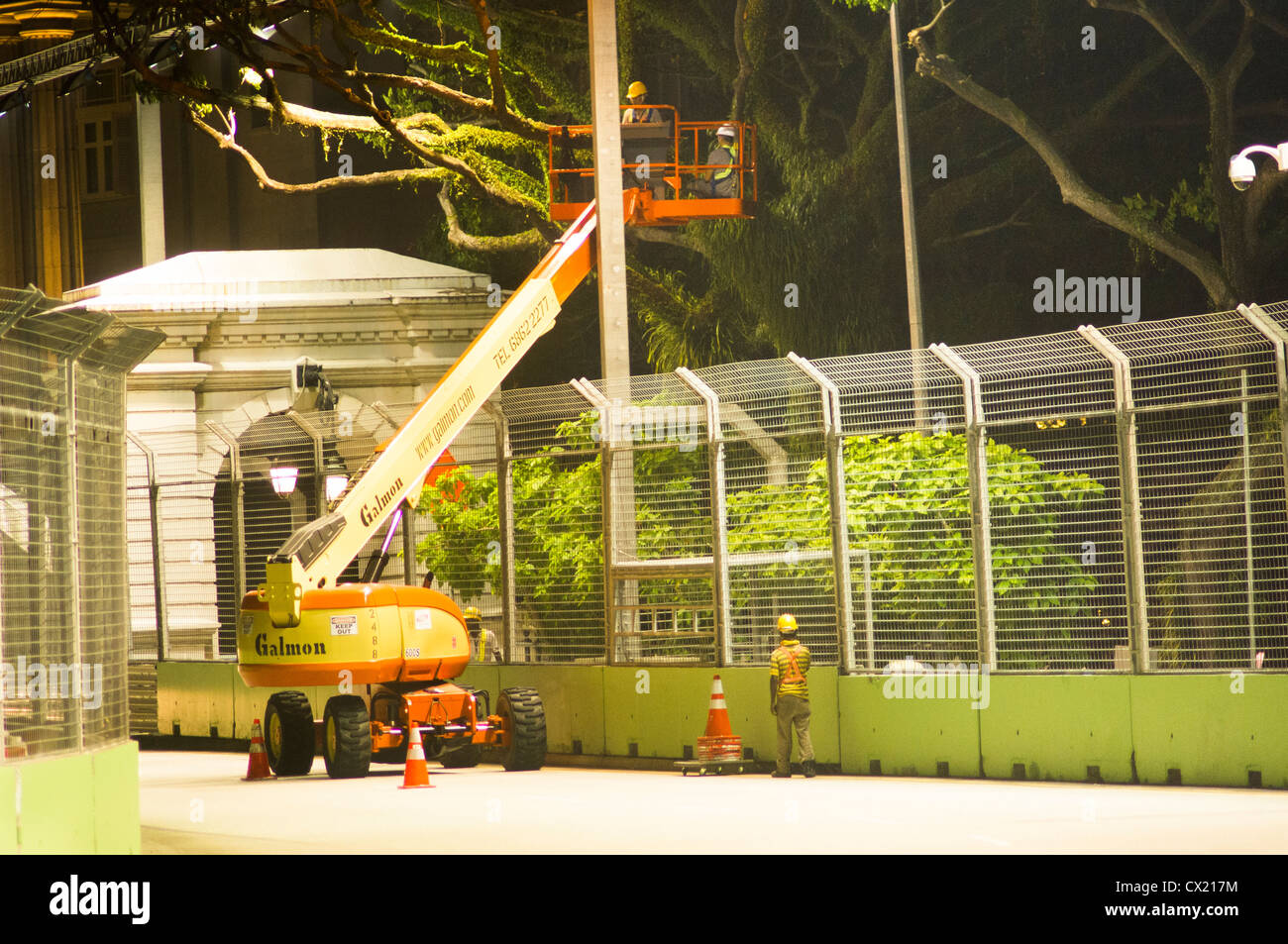 Fences and lighting system is set up in Singapore for the coming F1 ...