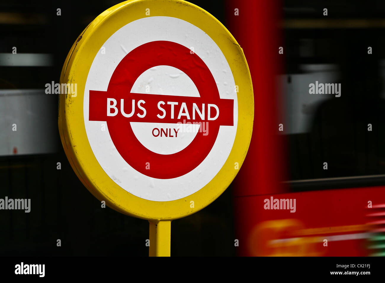 England london uk bus bus stop busstop hi-res stock photography and ...