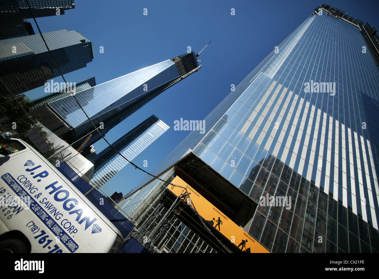 Free fall tower hi-res stock photography and images - Alamy