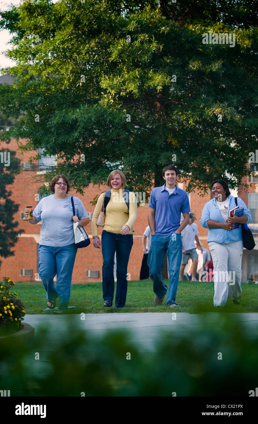 Campus quad female hi-res stock photography and images - Alamy