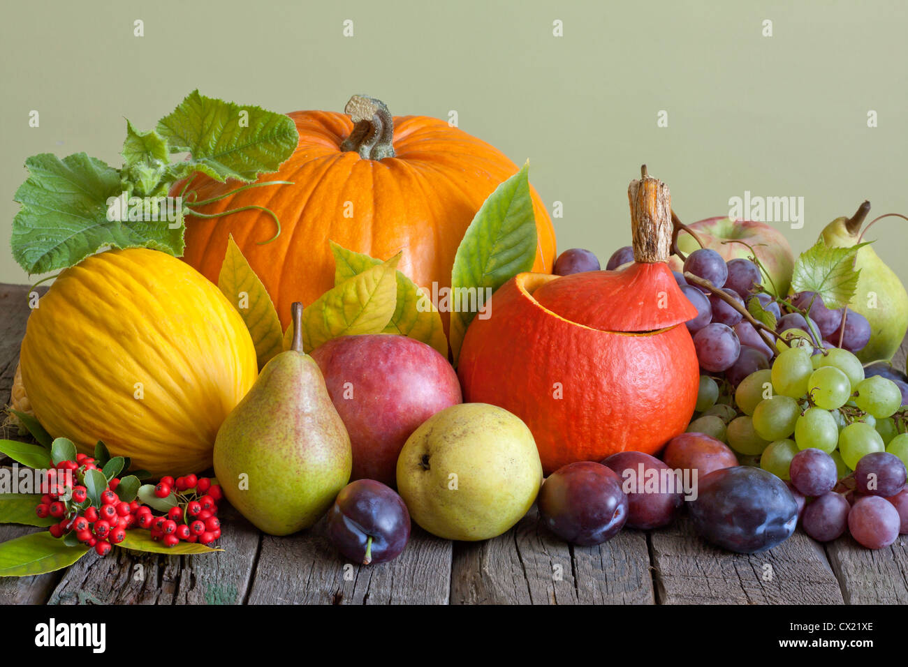 Vegetables and fruits in autumn season still life Stock Photo - Alamy