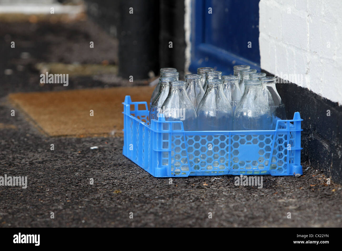 Full empty milk bottles hi-res stock photography and images - Alamy
