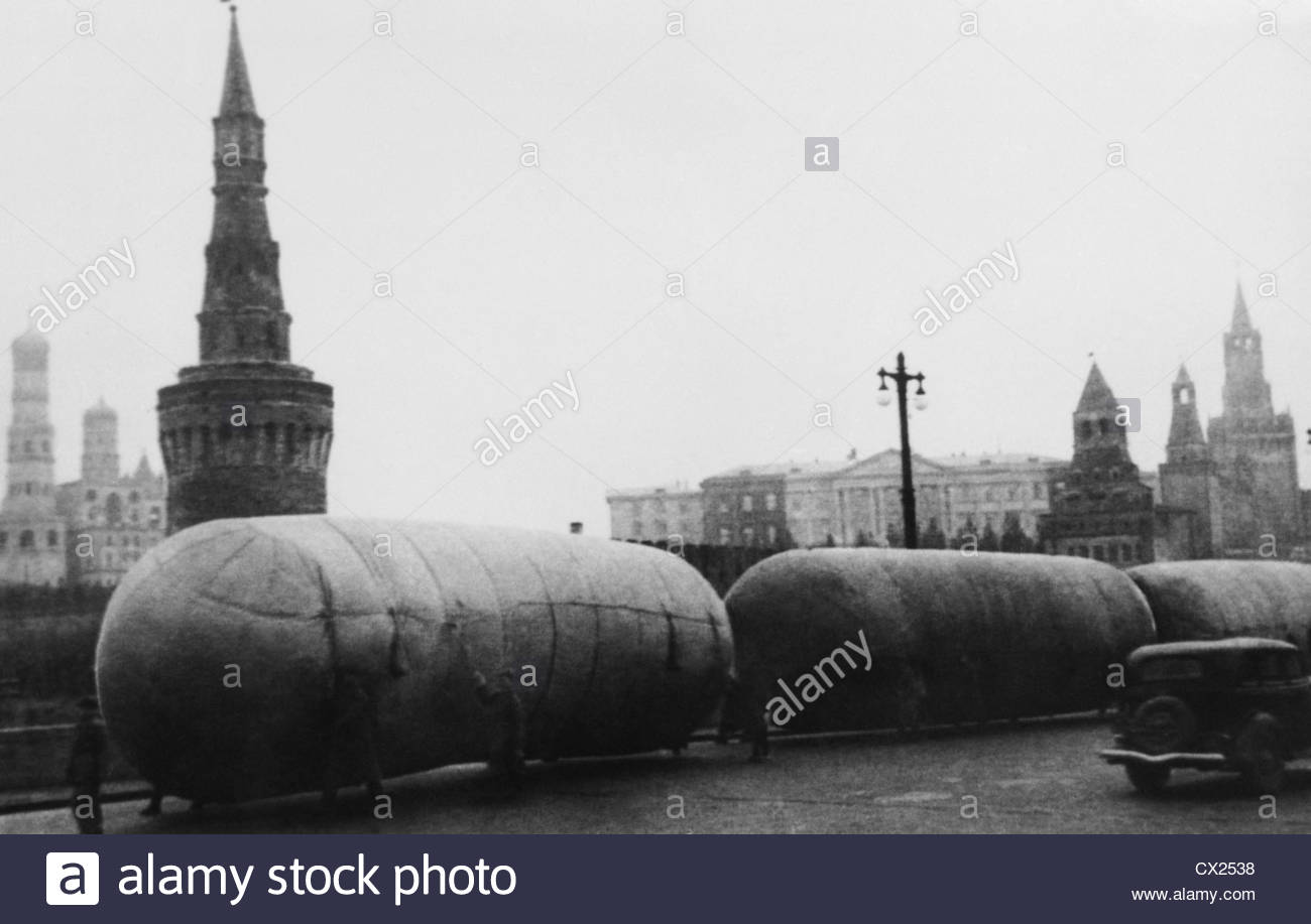 Barrage Balloons High Resolution Stock Photography and Images - Alamy