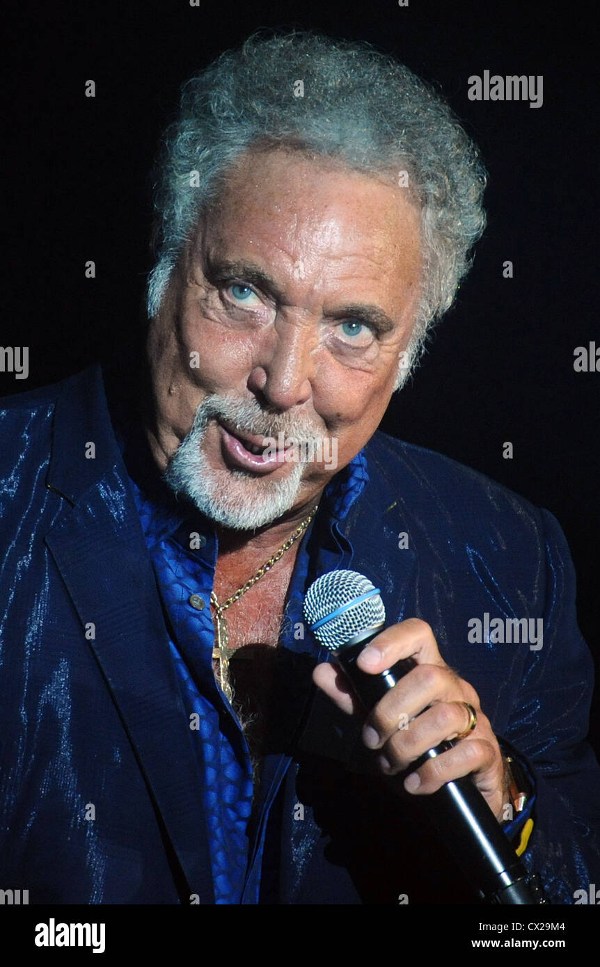 Tom Jones High Resolution Stock Photography and Images - Alamy