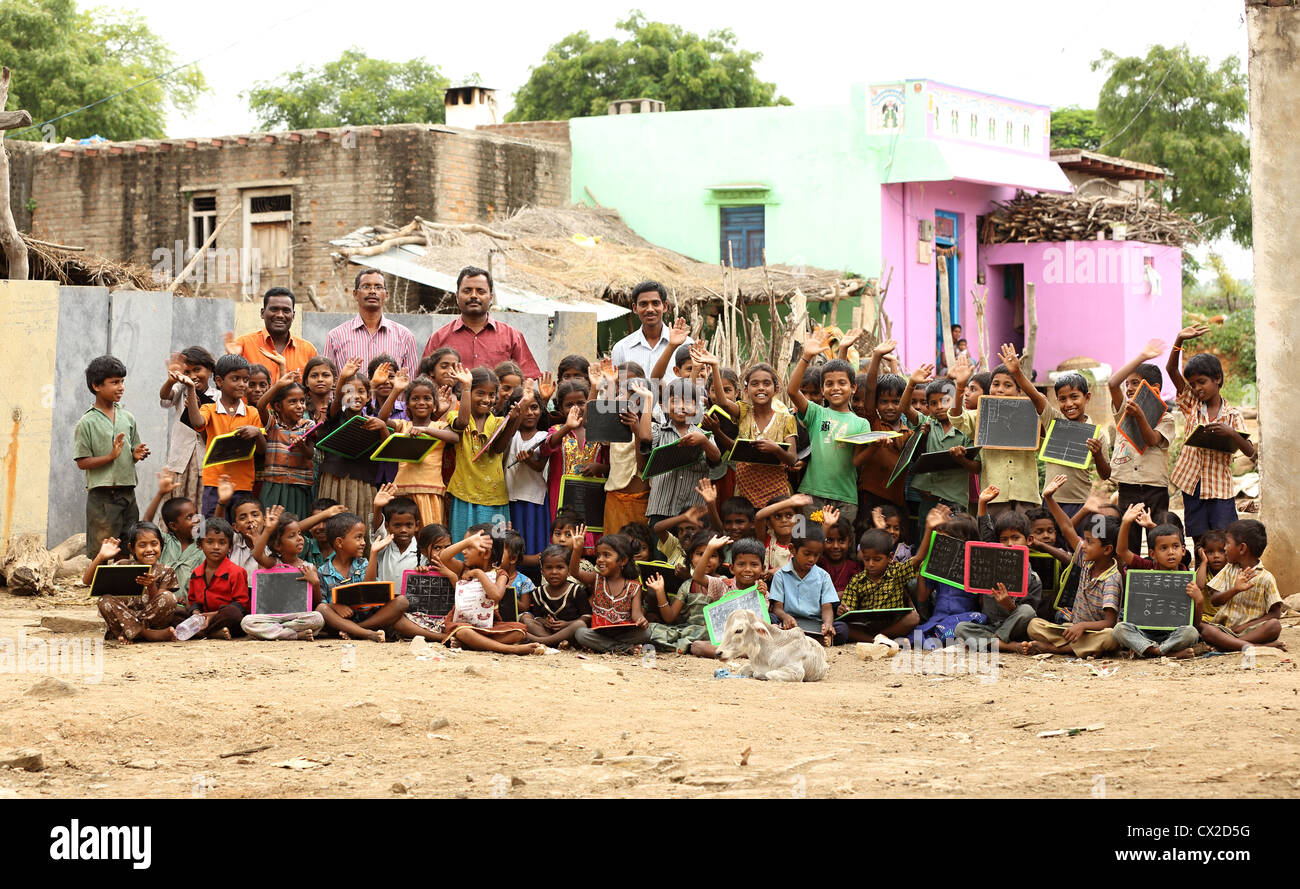 Indian school class photo India - children waving hello Andhra Pradesh ...