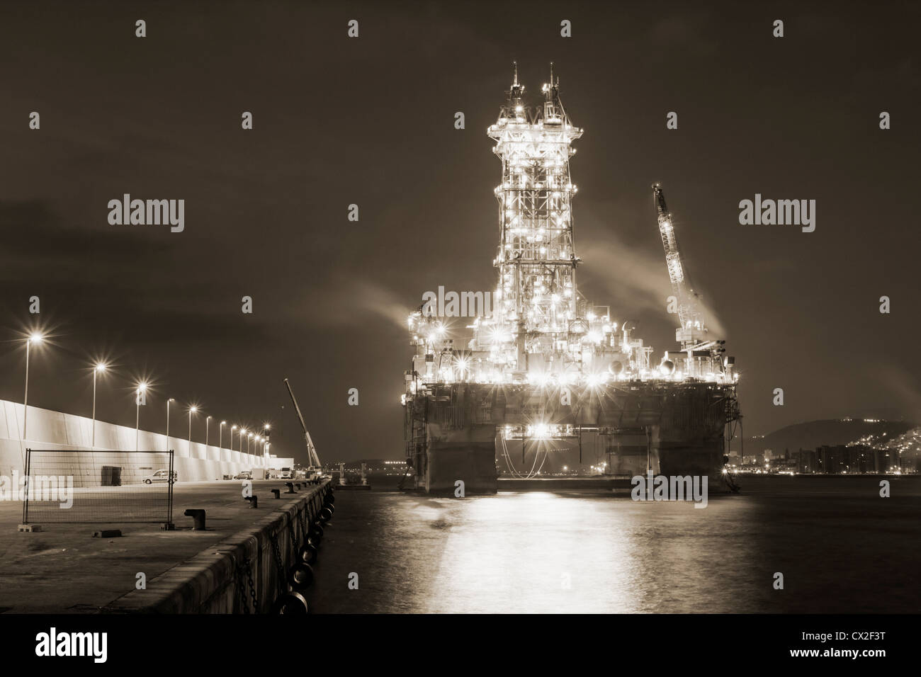 Drilling Rig Night High Resolution Stock Photography and Images - Alamy