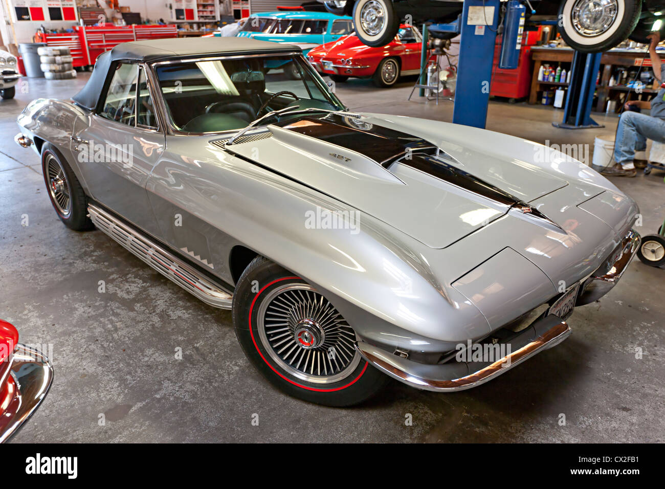 Silver corvette hi-res stock photography and images - Alamy