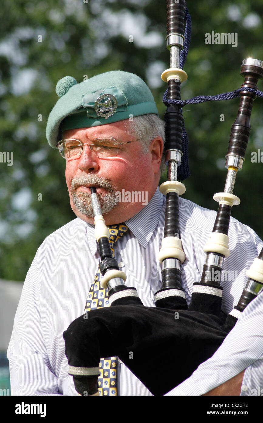 Man wearing traditional costume playing bag-pipes, UK Stock Photo - Alamy