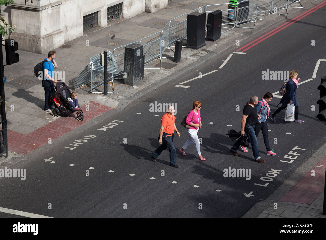 Pedestrian light controlled crossing hi-res stock photography and ...