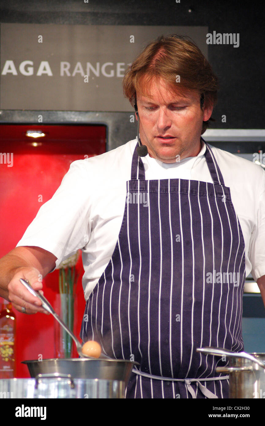 Celebrity Chef James Martin Stock Photos & Celebrity Chef James Martin ...