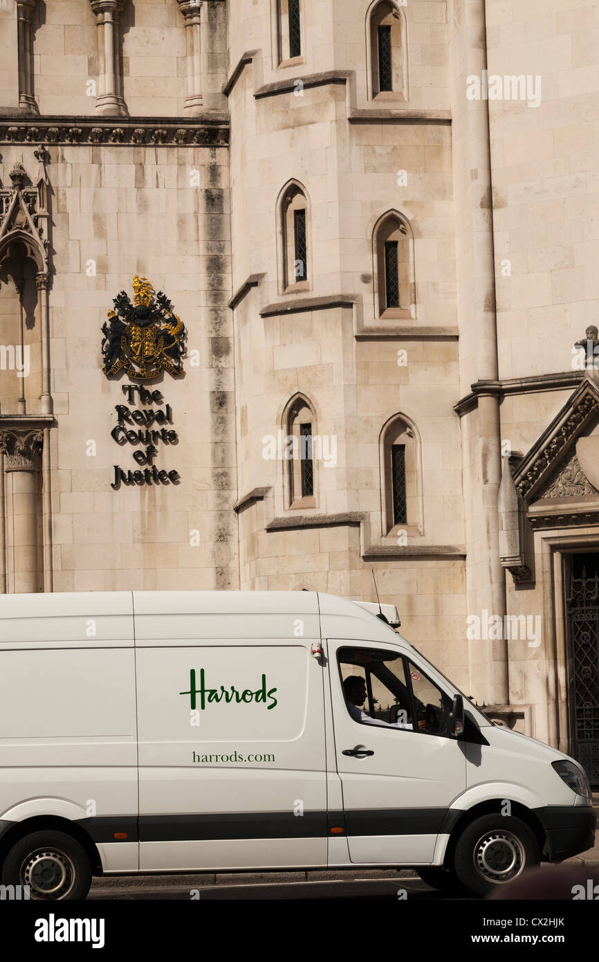 Harrods van hi-res stock photography and images - Alamy