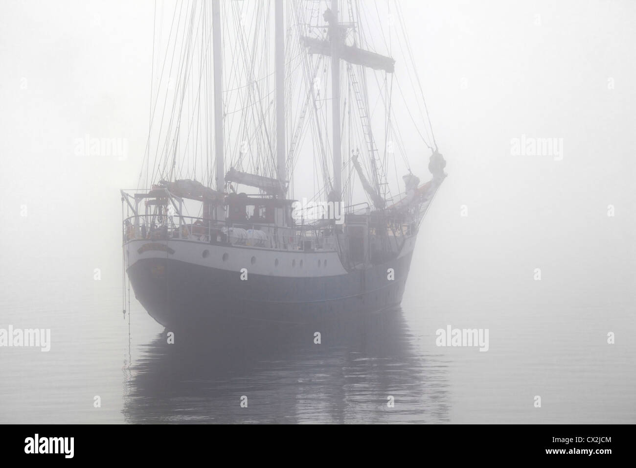 Sailing ship mist hi-res stock photography and images - Alamy