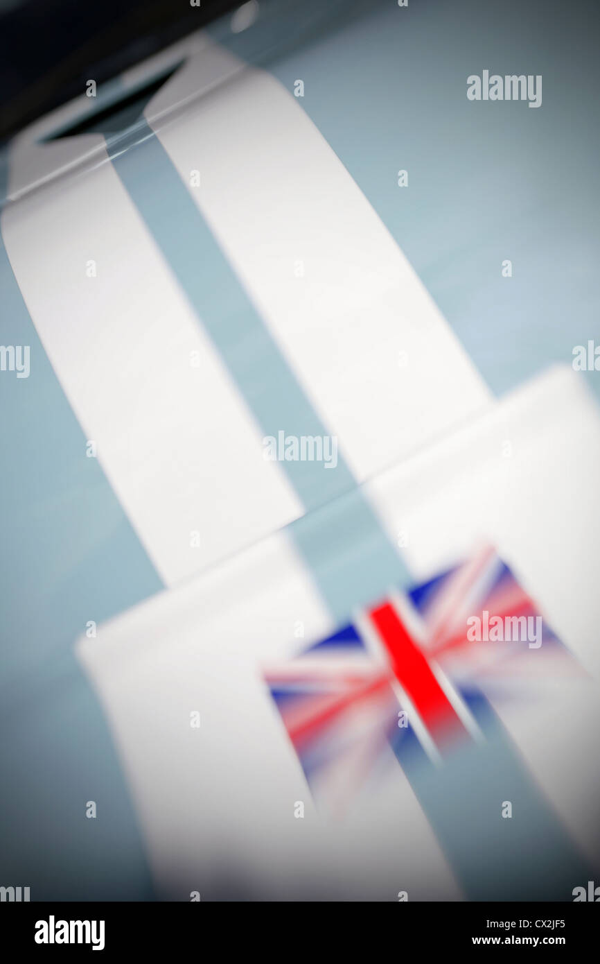 Union flag symbol on bonnet of Ford GT40 sportscar Stock Photo - Alamy