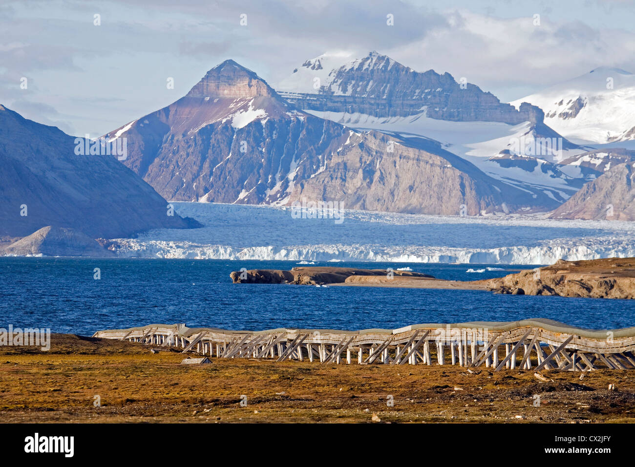Overground water pipe transporting drinking water to Ny-Ålesund, former ...