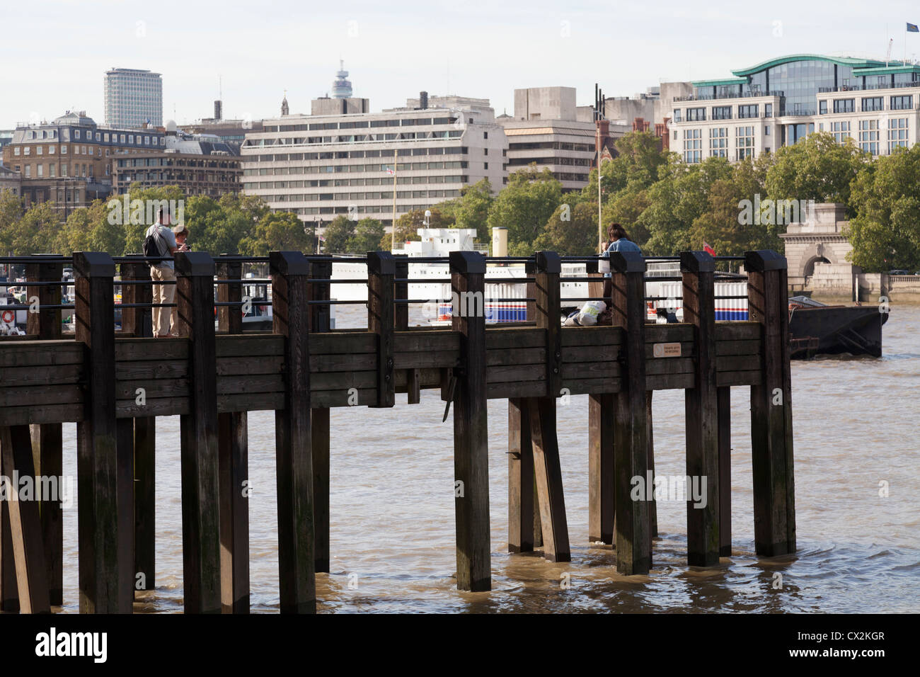 Wooden jetty river thames hi-res stock photography and images - Alamy