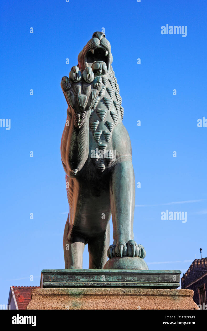 Lion passant hi-res stock photography and images - Alamy