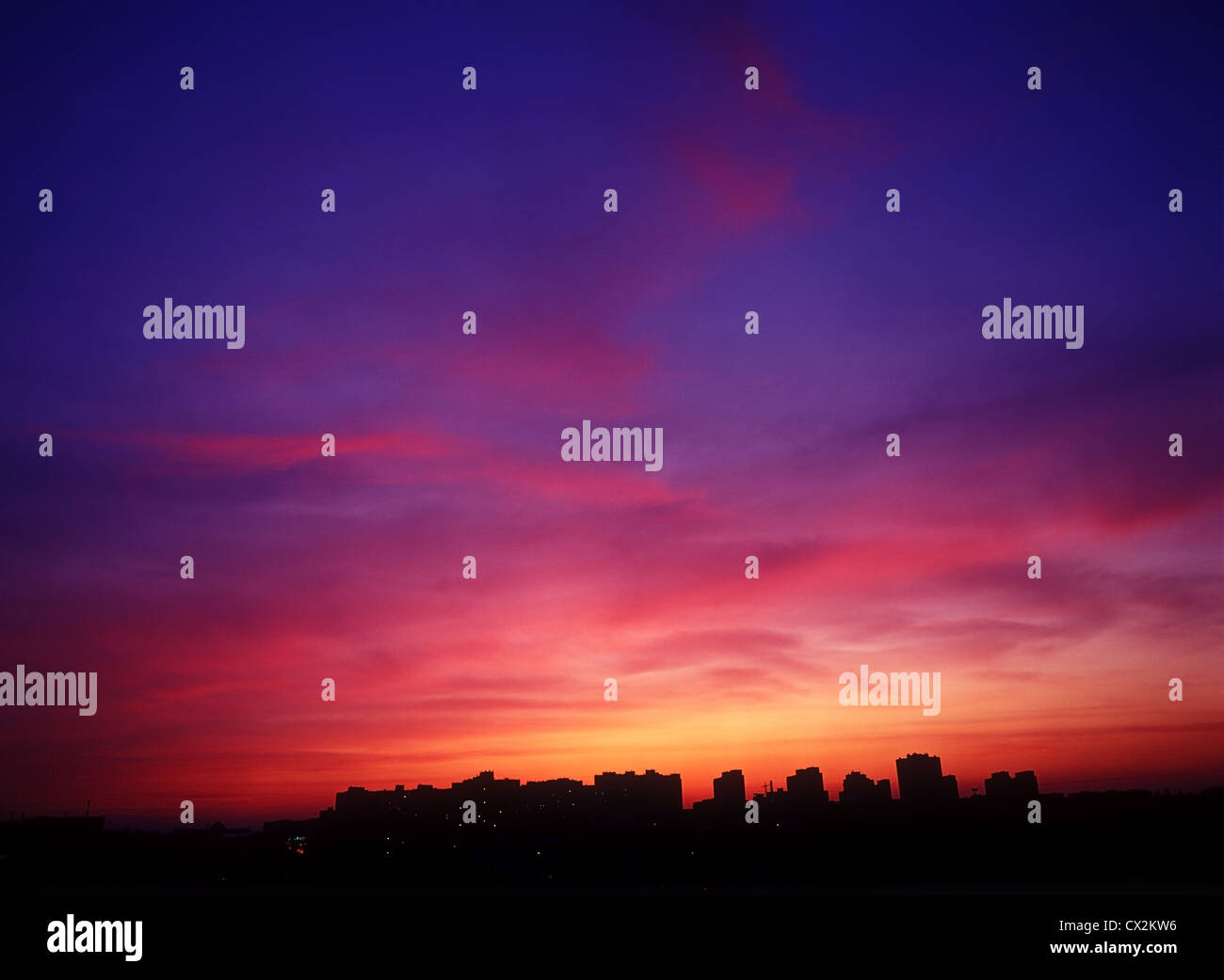 Crimson red sky hi-res stock photography and images - Alamy