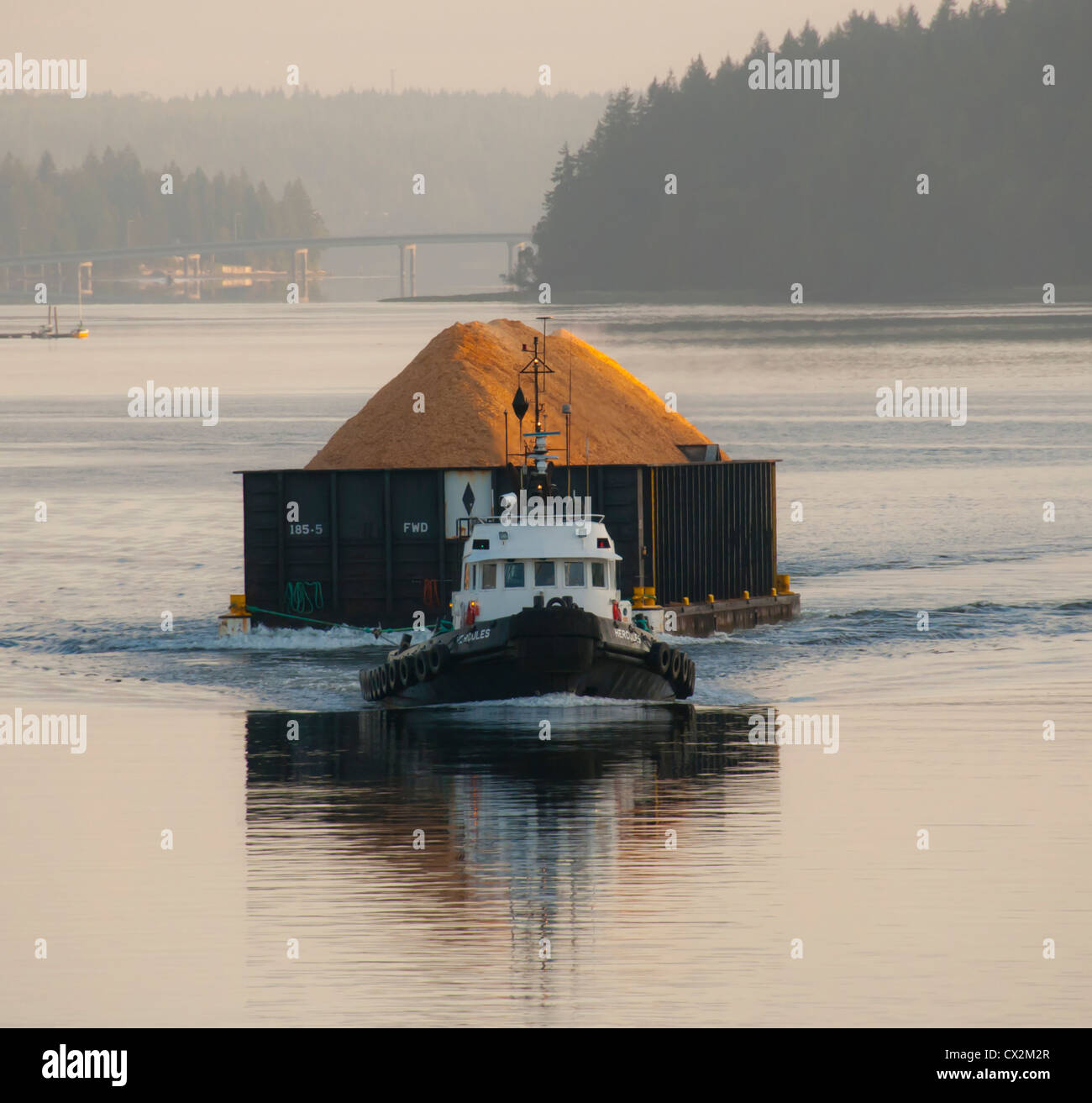 Tug boat barge hi-res stock photography and images - Alamy