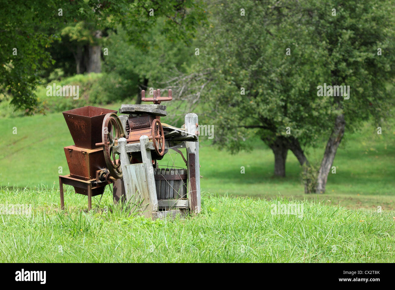 Apple cider press hi-res stock photography and images - Alamy