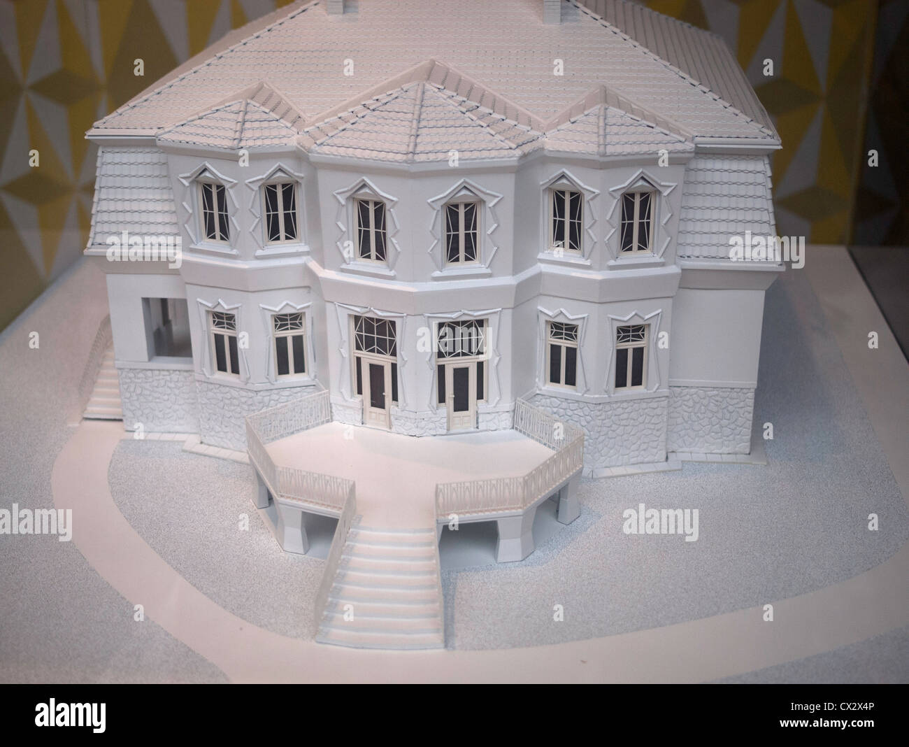 Prague cubist house model hi-res stock photography and images - Alamy