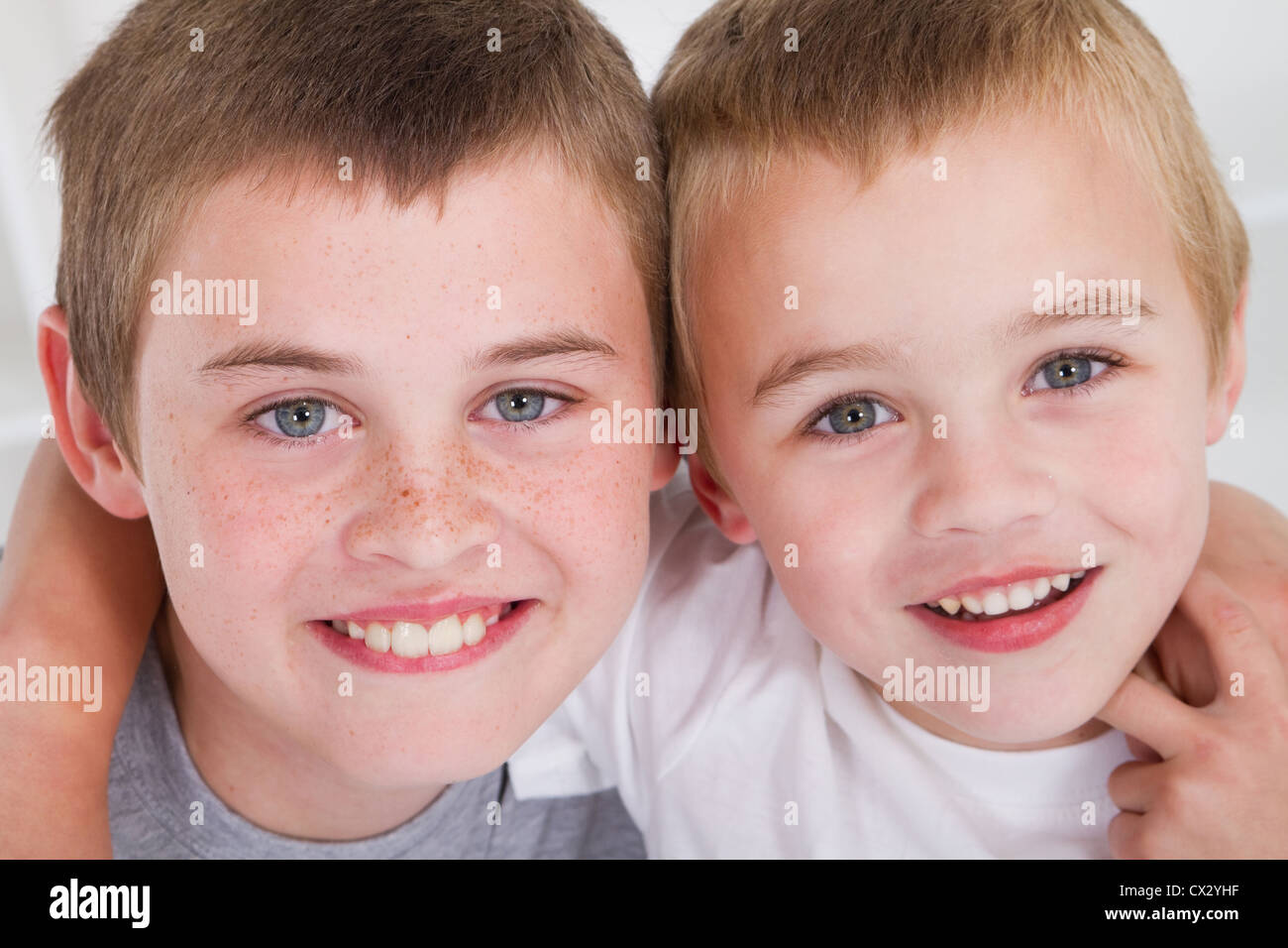 happy little brothers Stock Photo - Alamy